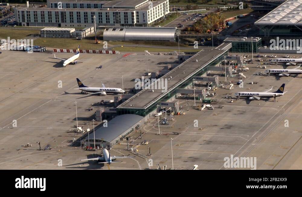Stansted airport architecture Stock Videos & Footage - HD and 4K Video ...