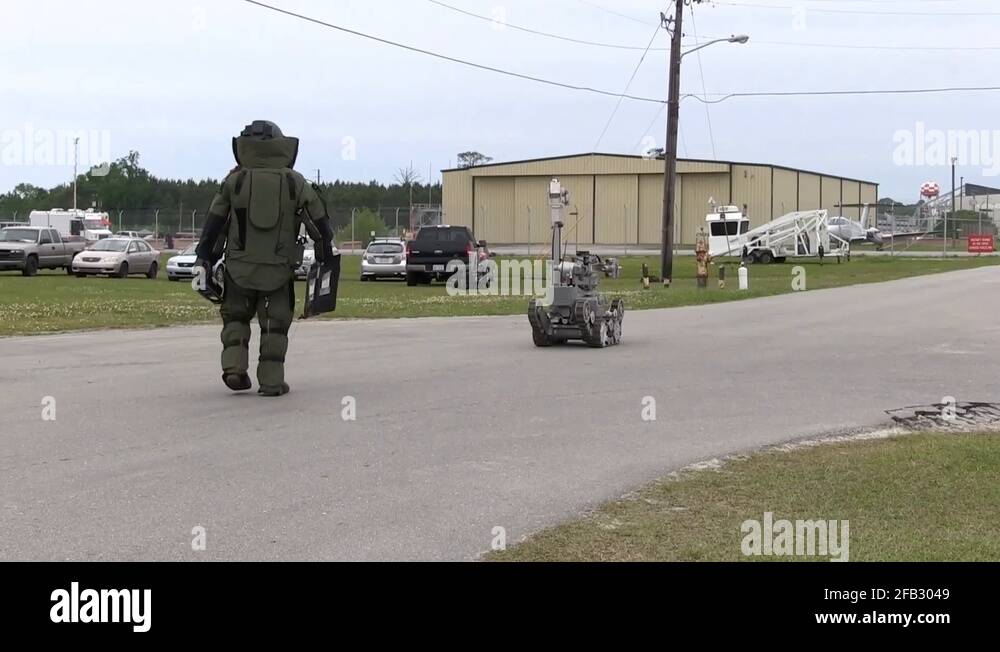 Bomb disposal unit Stock Videos & Footage - HD and 4K Video Clips - Alamy