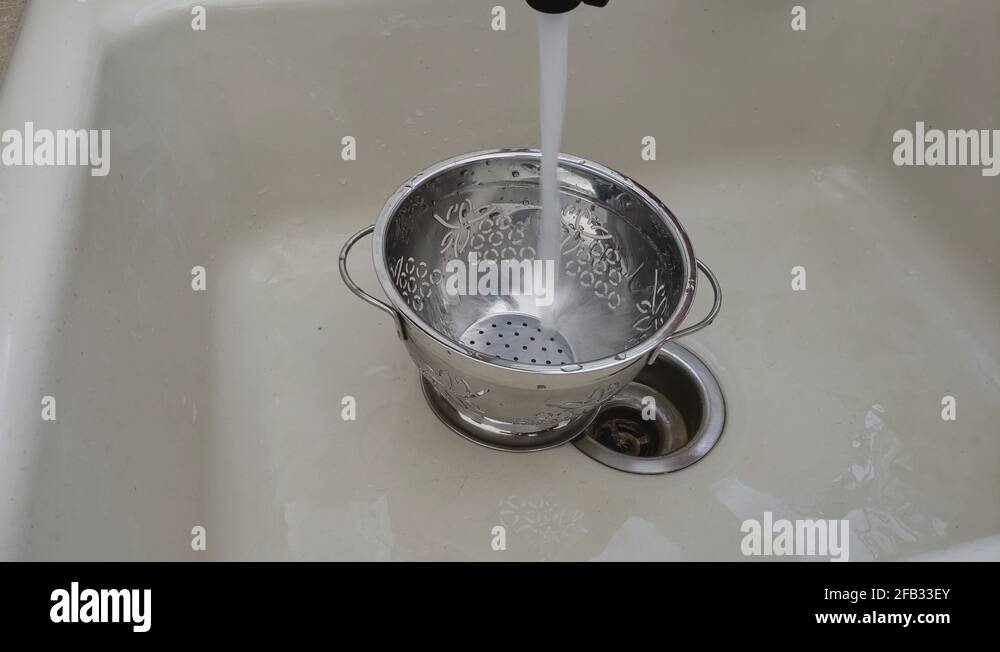 Pasta sieve Stock Videos & Footage - HD and 4K Video Clips - Alamy
