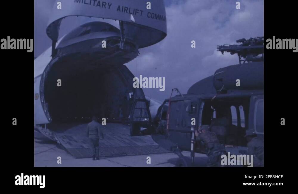 Aircraft loading lift Stock Videos & Footage - HD and 4K Video Clips ...