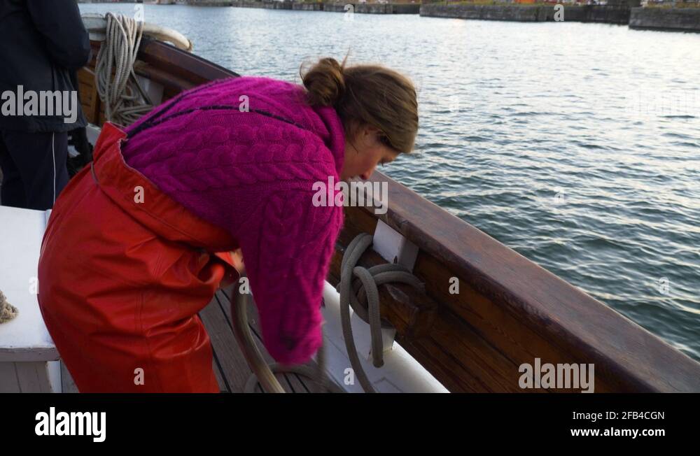 Berthing lines Stock Videos & Footage - HD and 4K Video Clips - Alamy