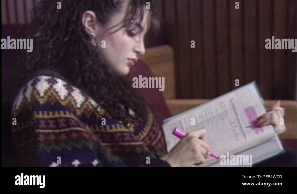 College 1990s Stock Videos & Footage - HD and 4K Video Clips - Alamy