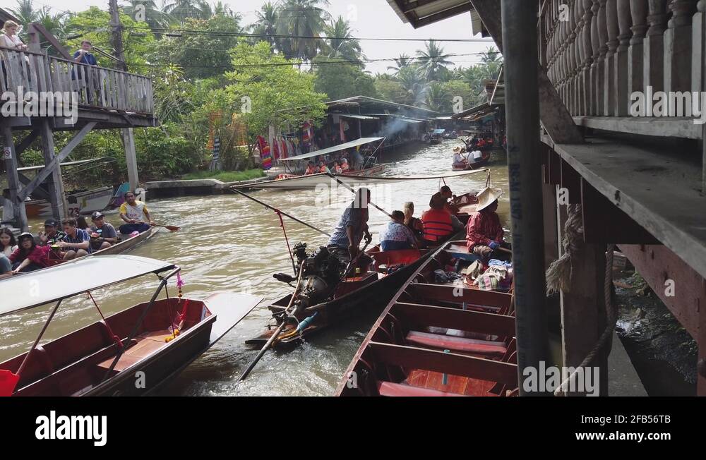 Several long boats collide as they try to turn a corner at Thai ...