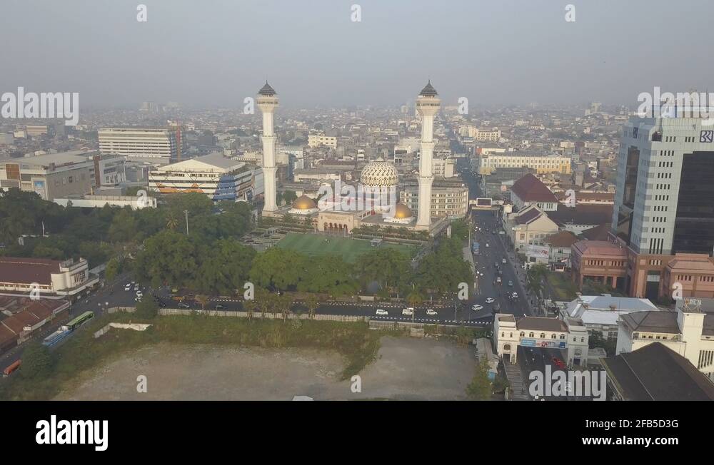 Masjid raya mosque Stock Videos & Footage - HD and 4K Video Clips - Alamy