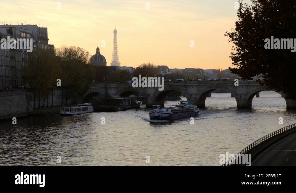 Paris boat peniche Stock Videos & Footage - HD and 4K Video Clips - Alamy