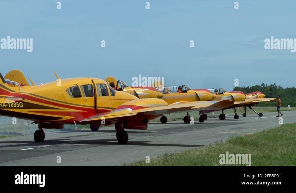 Five aircraft Stock Videos & Footage - HD and 4K Video Clips - Alamy