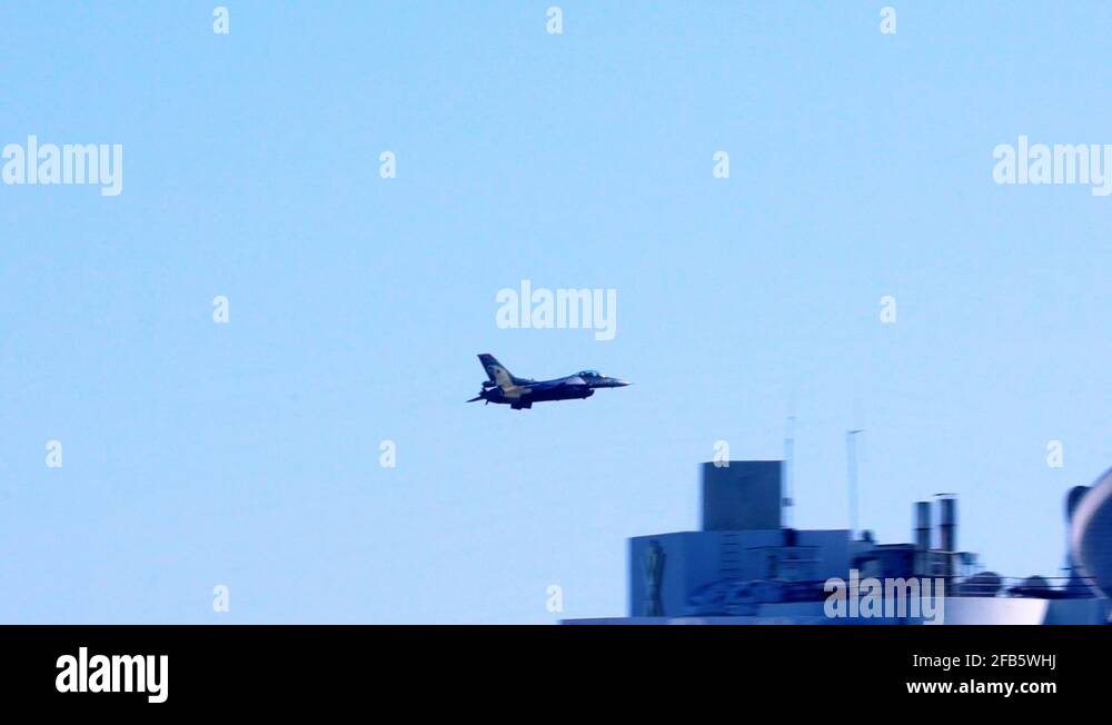 Jet fighter turning Stock Videos & Footage - HD and 4K Video Clips - Alamy