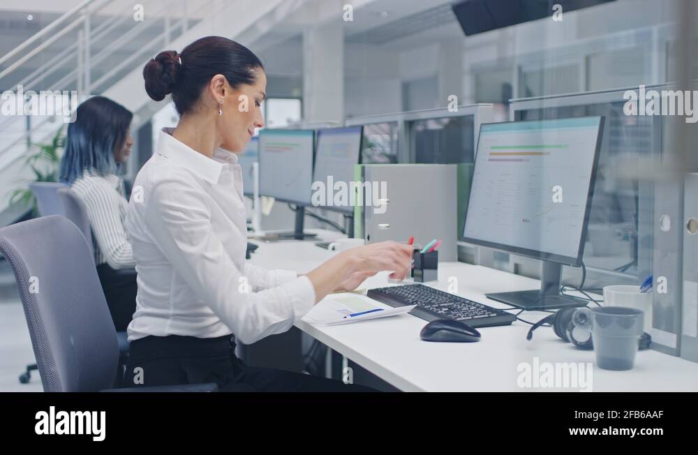 Pc computers computer leader Stock Videos & Footage - HD and 4K Video ...