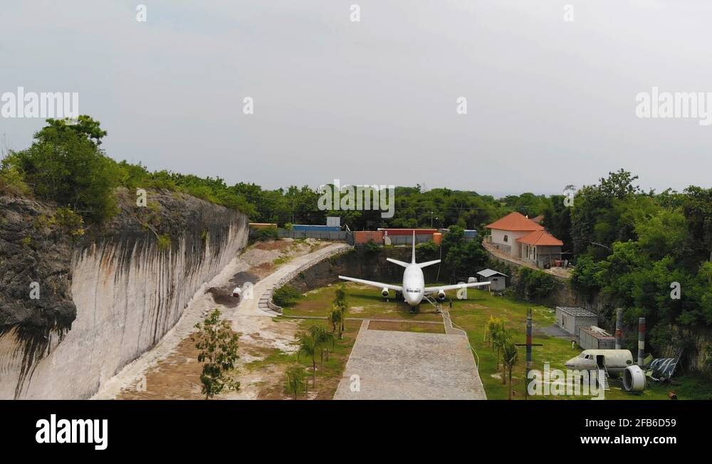 Aviation boneyard Stock Videos & Footage - HD and 4K Video Clips - Alamy