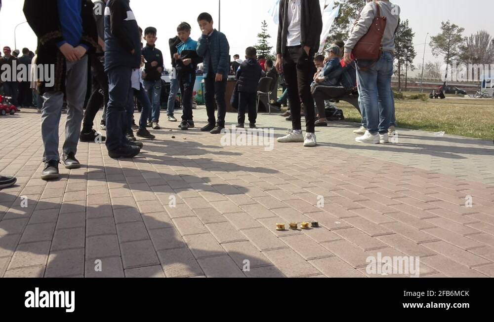 National Kazakh game "asyk", players must knock out of the area of lamb ...