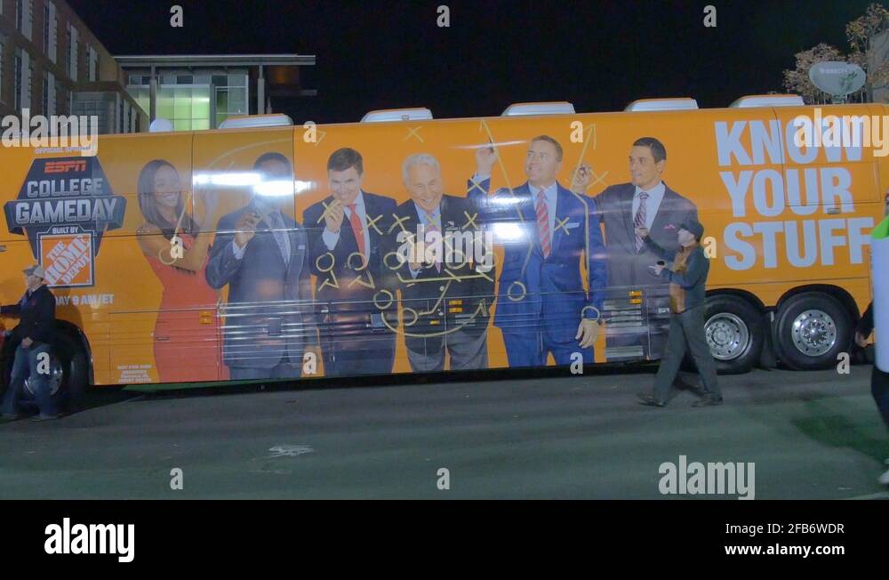 Pullman bus Stock Videos & Footage - HD and 4K Video Clips - Alamy
