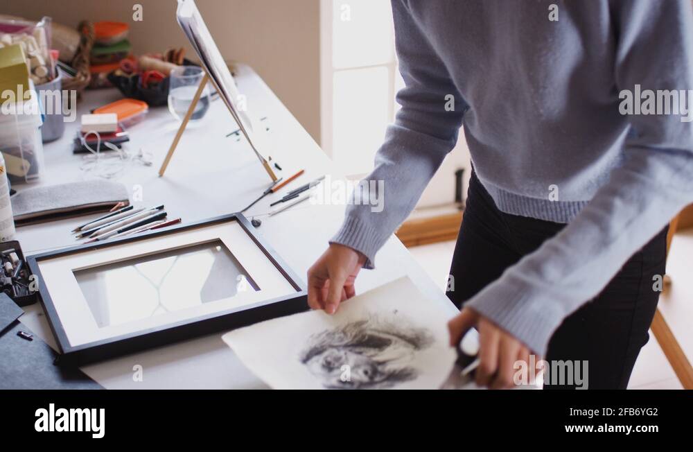 Mounting and framing Stock Videos & Footage - HD and 4K Video Clips - Alamy