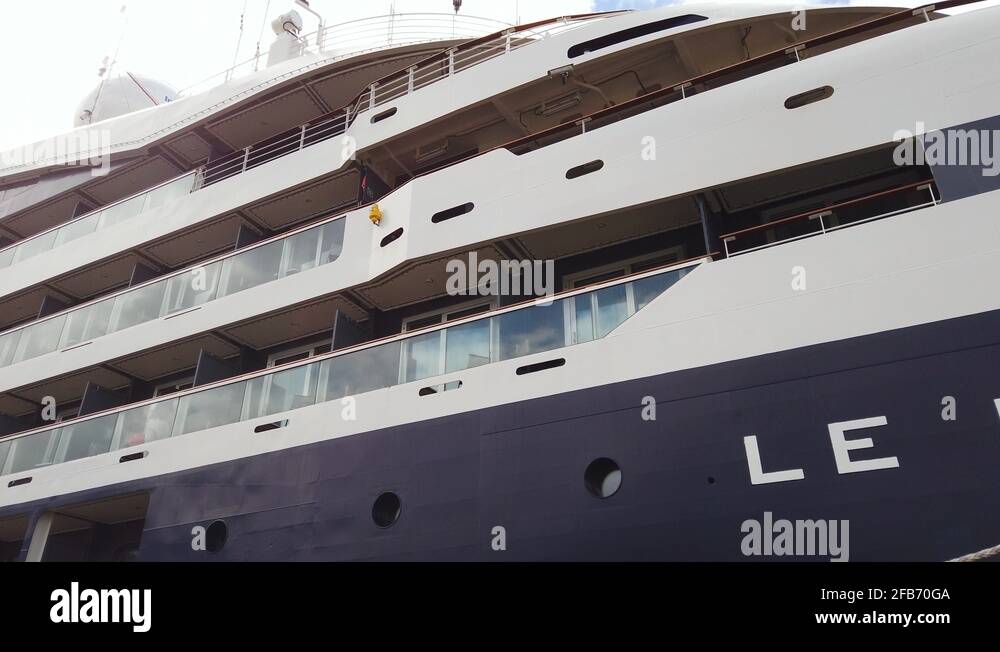 Multi deck Stock Videos & Footage - HD and 4K Video Clips - Alamy