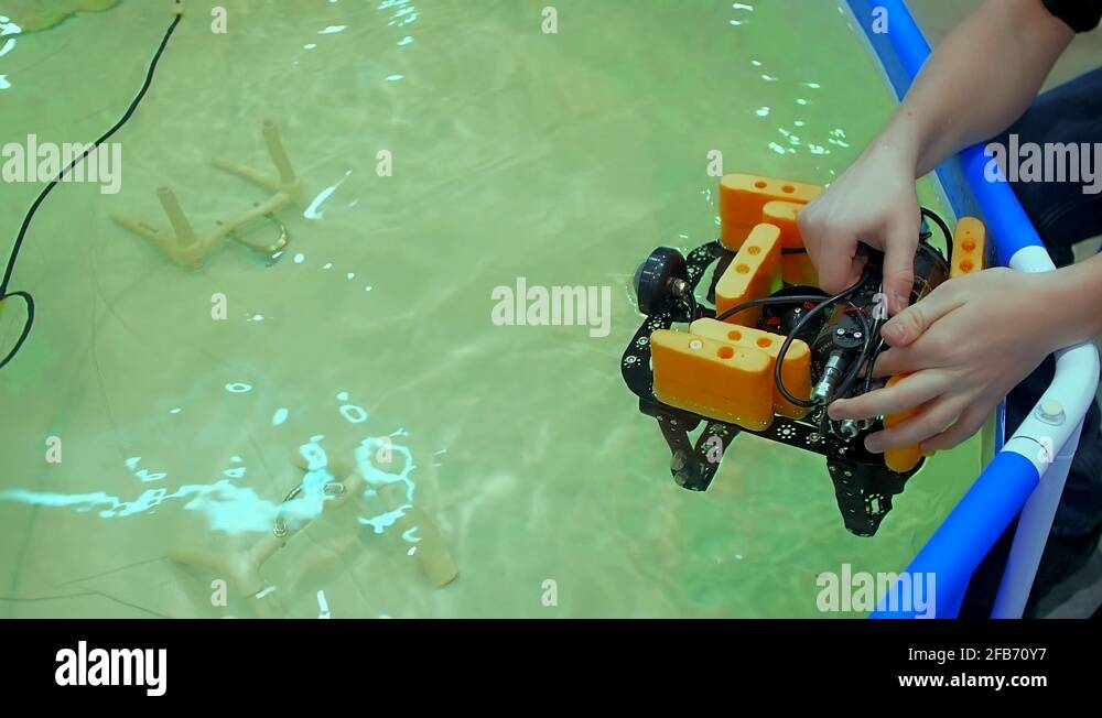 Diving robot Stock Videos & Footage - HD and 4K Video Clips - Alamy