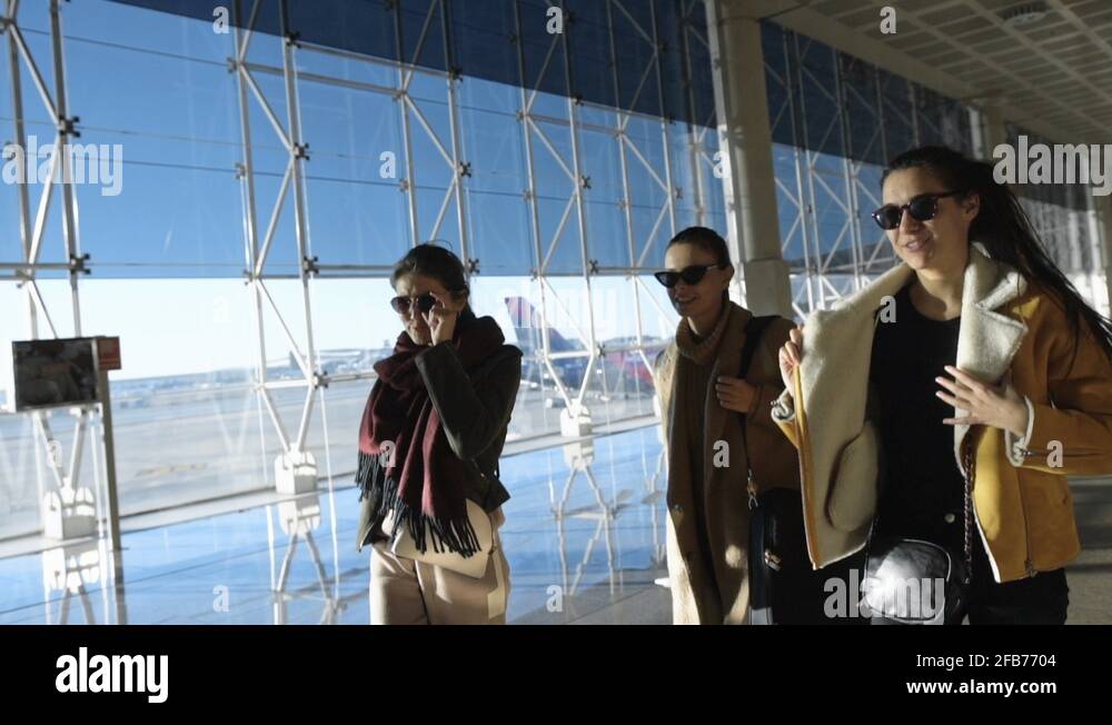 Girls airport Stock Videos & Footage - HD and 4K Video Clips - Alamy