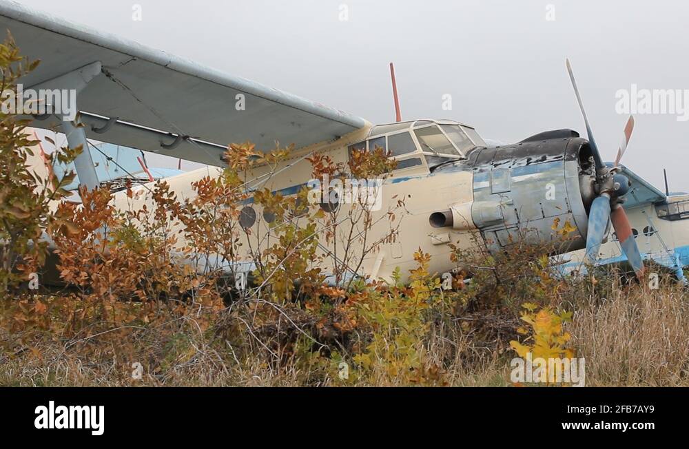 Broken airplane Stock Videos & Footage - HD and 4K Video Clips - Alamy