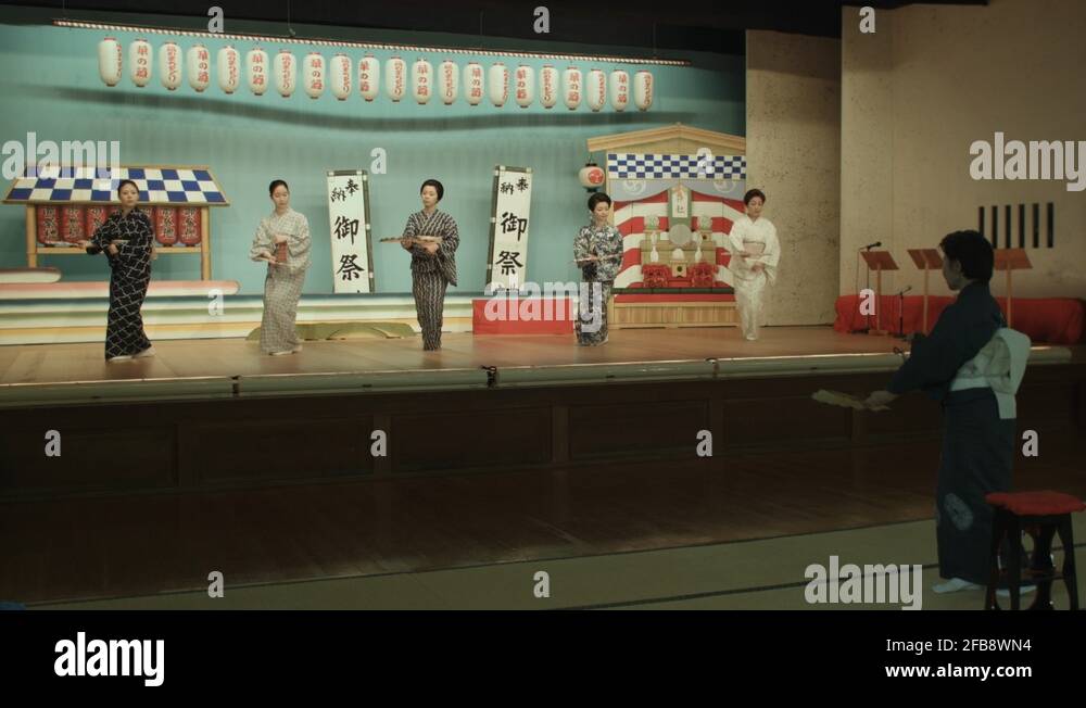 Geisha dance fan Stock Videos & Footage - HD and 4K Video Clips - Alamy