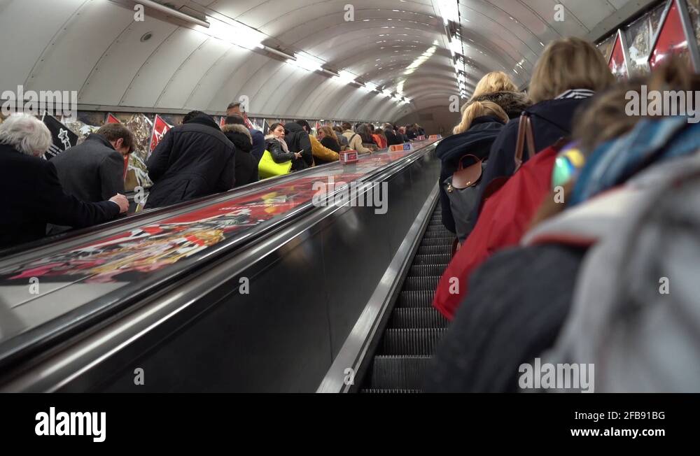 Busy london underground tube Stock Videos & Footage - HD and 4K Video ...