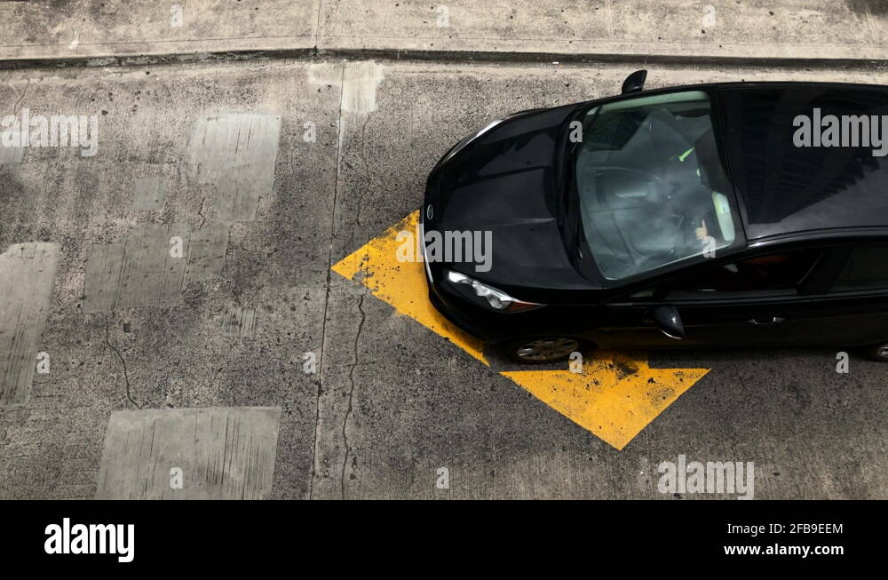 Turn arrows Stock Videos & Footage - HD and 4K Video Clips - Alamy