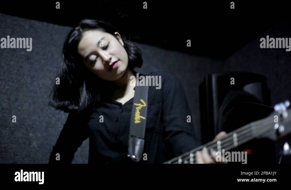 Bassist Girl Stock Videos And Footage Hd And 4k Video Clips Alamy
