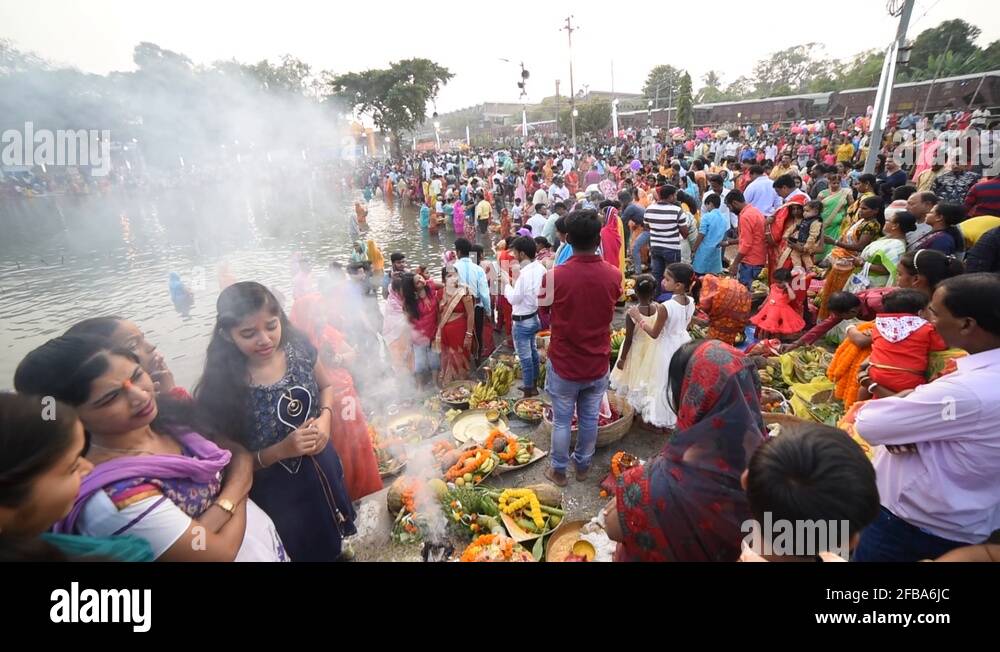 Crowd of Hindu Bihari devotees worship and celebrate Chat puja festival ...