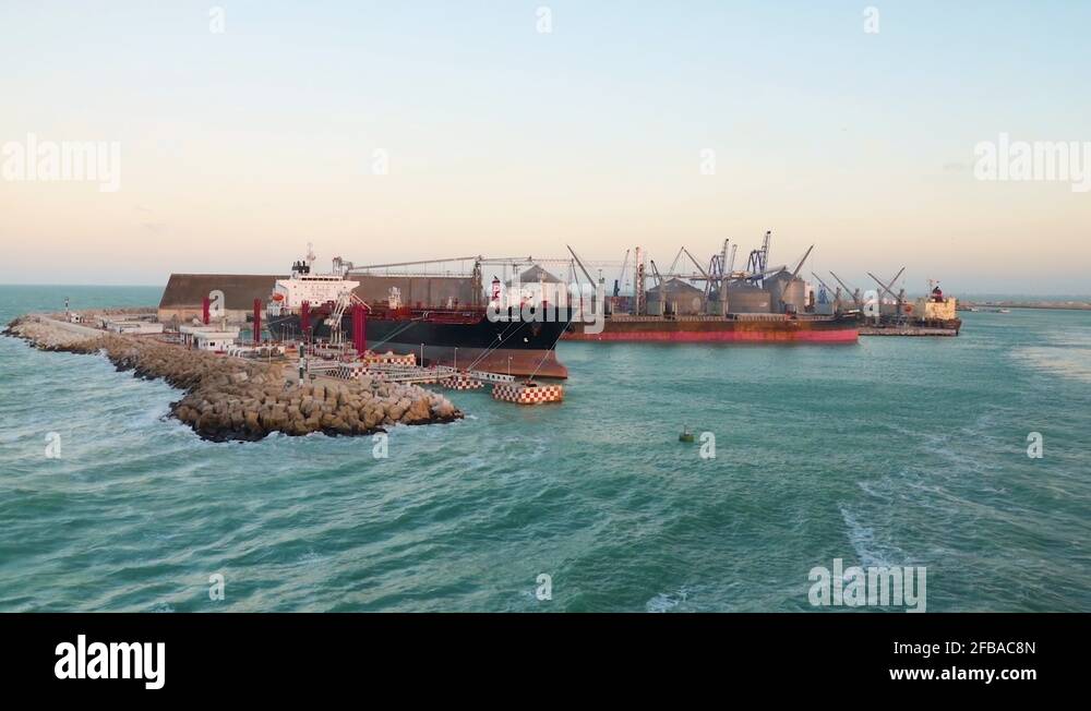 Refueling ship Stock Videos & Footage - HD and 4K Video Clips - Alamy