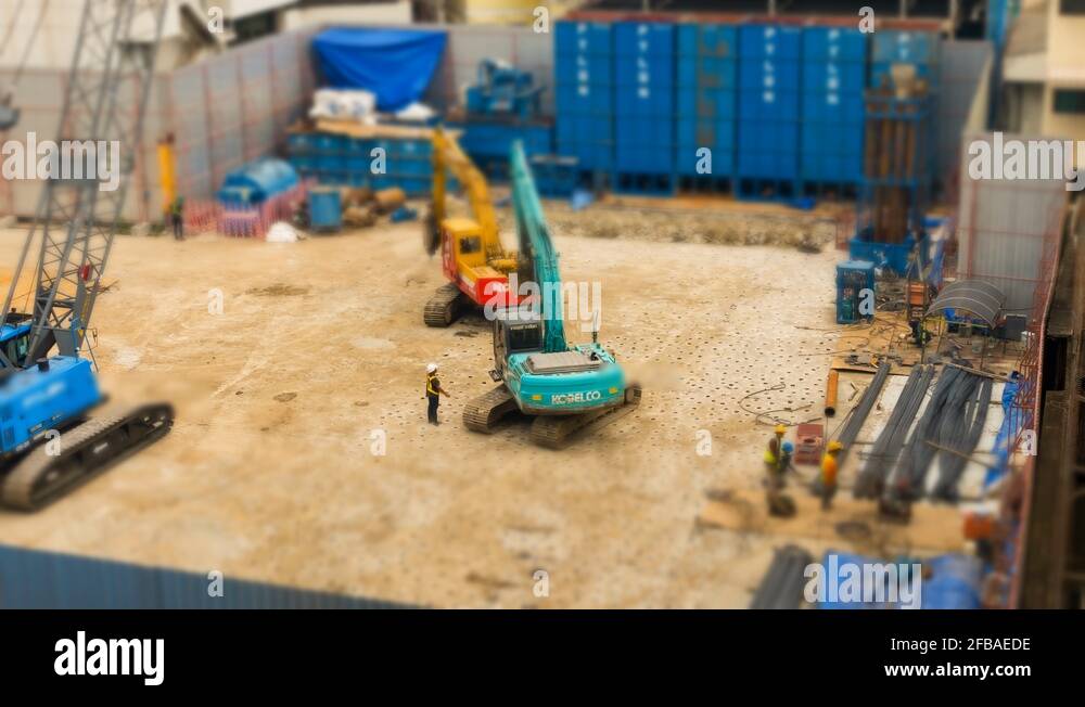 Giant truck crane build Stock Videos & Footage - HD and 4K Video Clips - Alamy