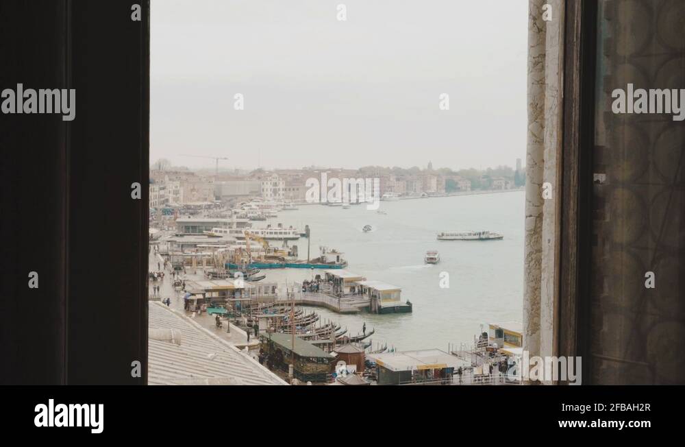 Window gondola Stock Videos & Footage - HD and 4K Video Clips - Alamy