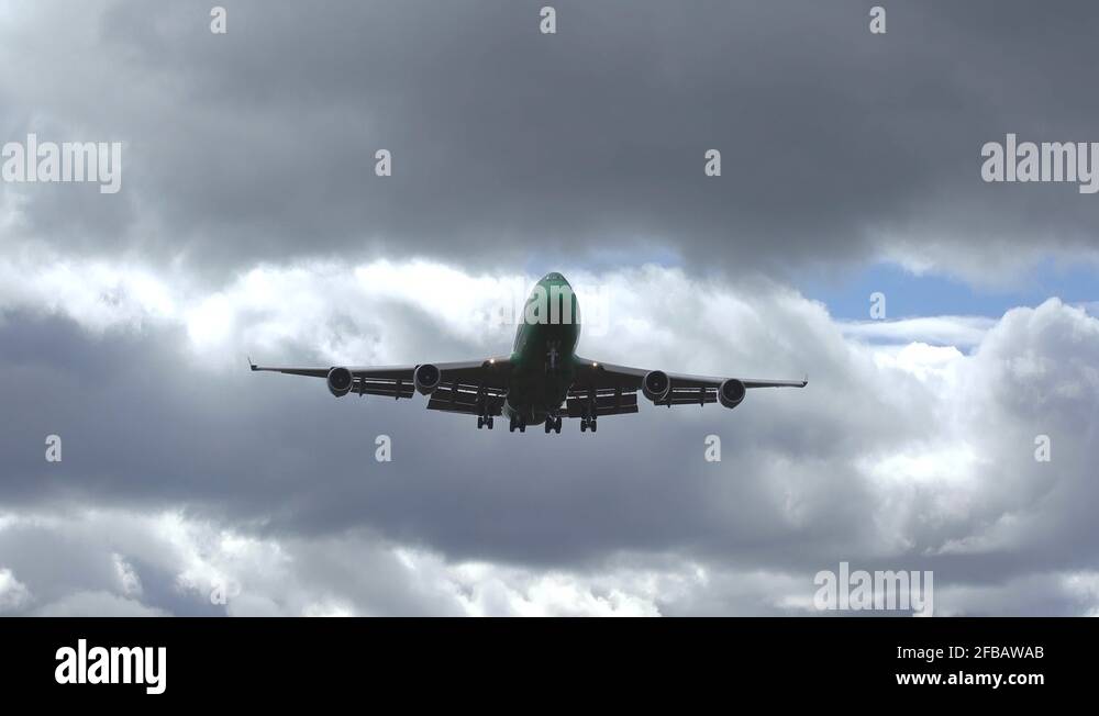 Boeing 747 in flight Stock Videos & Footage - HD and 4K Video Clips - Alamy
