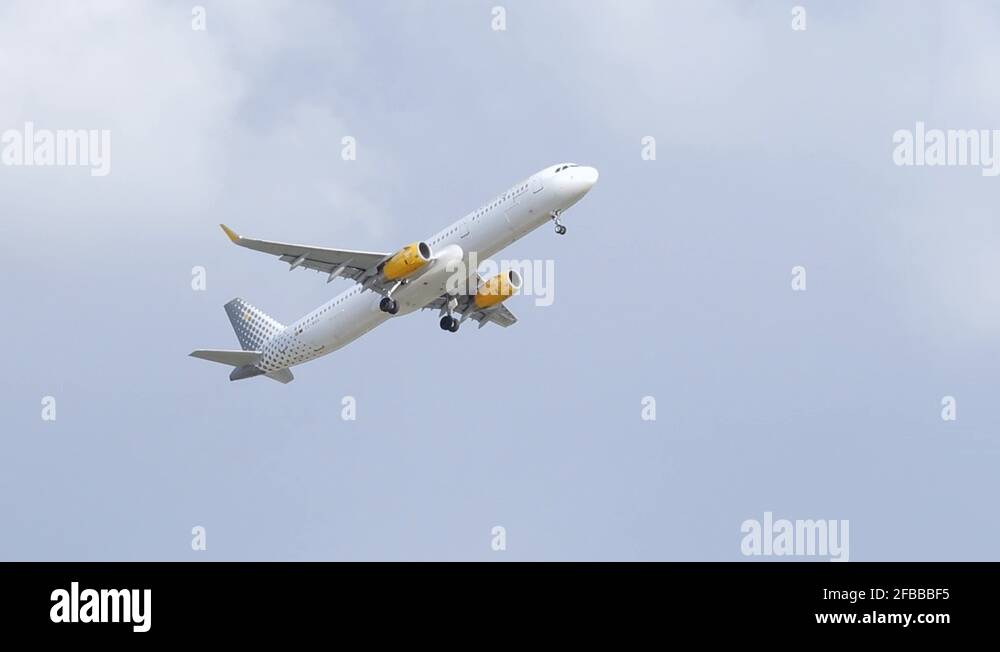 Airbus a320 in flight Stock Videos & Footage - HD and 4K Video Clips ...