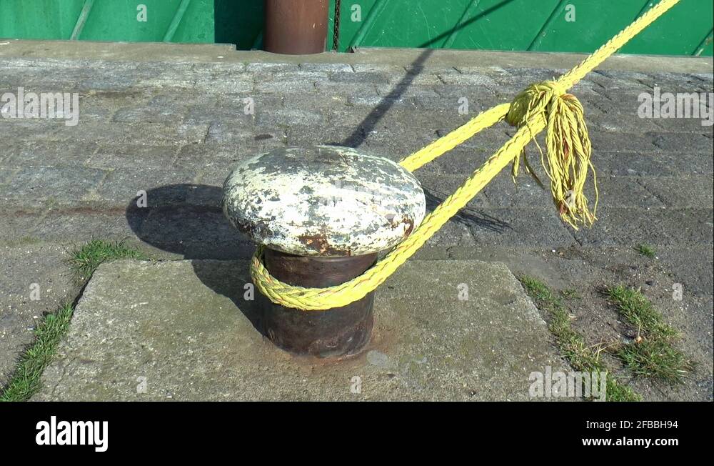 Rope around bollard Stock Videos & Footage - HD and 4K Video Clips - Alamy