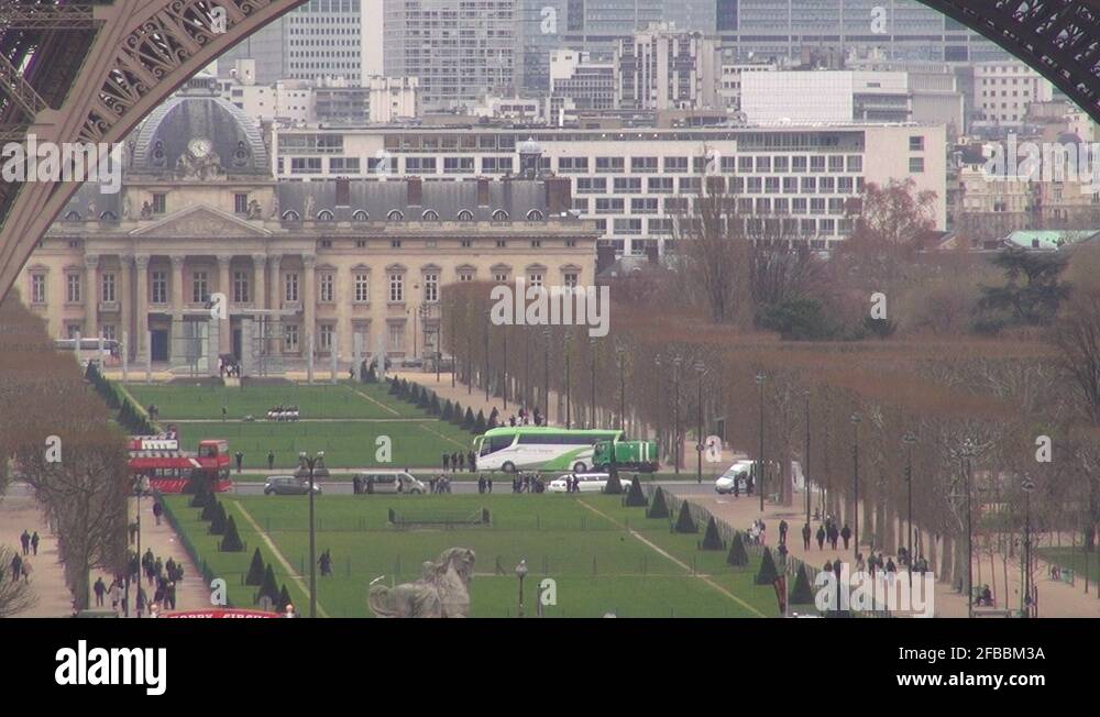 Quartier militaire Stock Videos & Footage - HD and 4K Video Clips - Alamy
