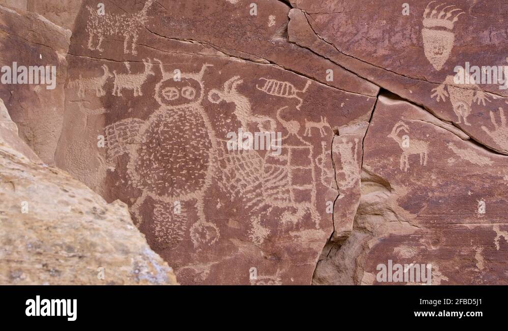 Petroglyph bear Stock Videos & Footage - HD and 4K Video Clips - Alamy