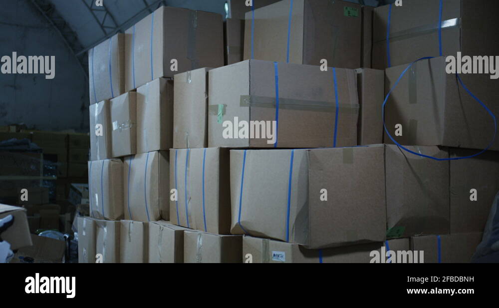 Humanoid robot boxes Stock Videos & Footage - HD and 4K Video Clips - Alamy