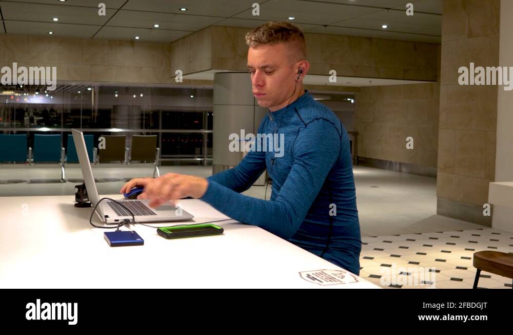 Airport workspace Stock Videos & Footage - HD and 4K Video Clips - Alamy