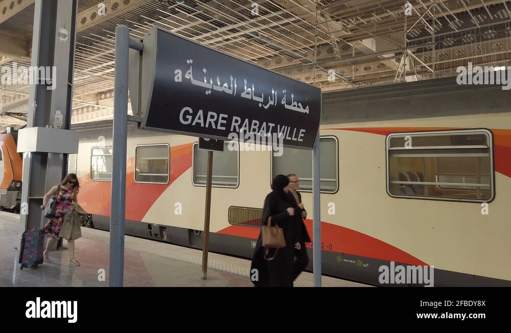 Passengers leaving a train Stock Videos & Footage - HD and 4K Video ...