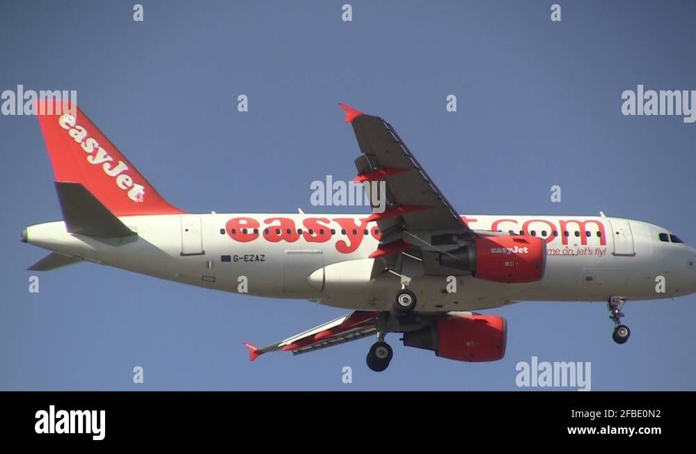 Easyjet plane in flight Stock Videos & Footage - HD and 4K Video Clips ...