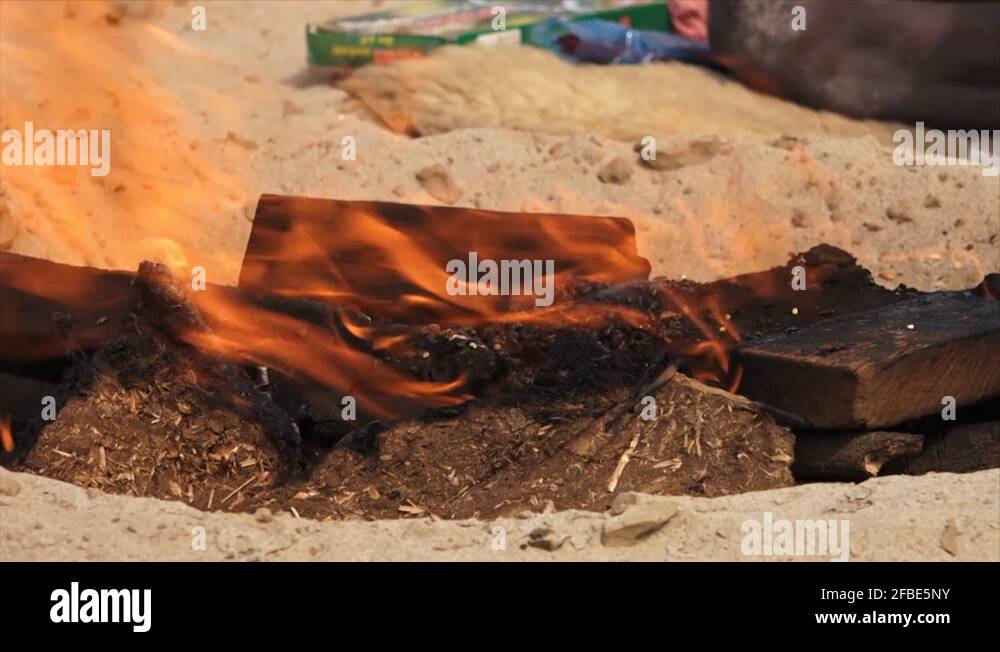 Fire funeral hindu india Stock Videos & Footage - HD and 4K Video Clips ...