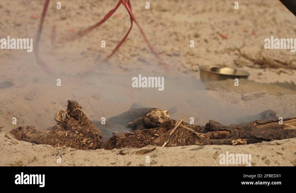 Indian pyre Stock Videos & Footage - HD and 4K Video Clips - Alamy