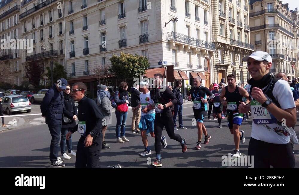 Paris marathon Stock Videos & Footage - HD and 4K Video Clips - Alamy