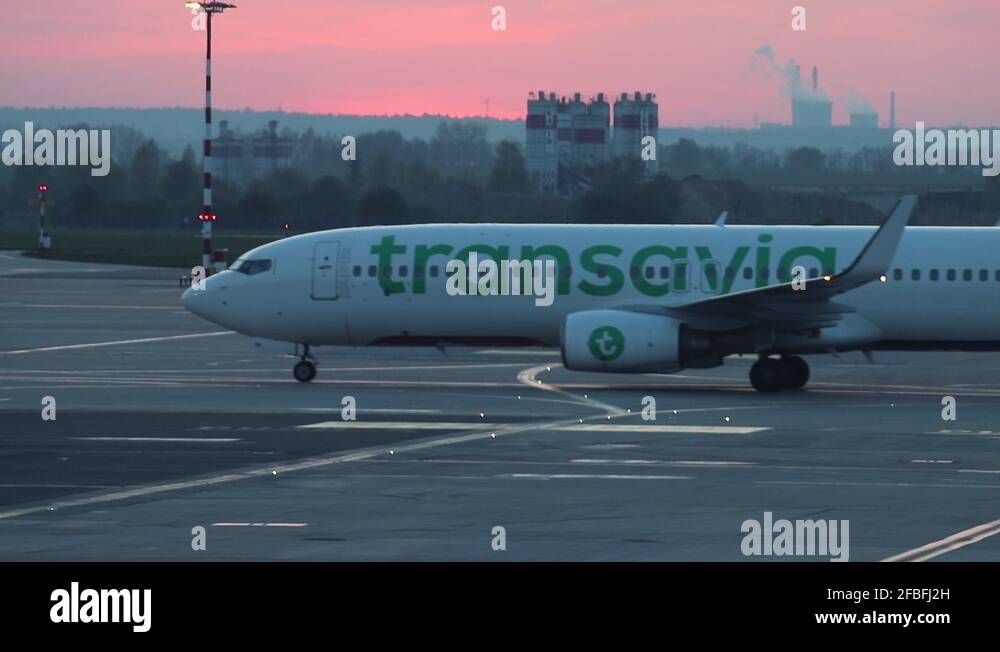 Transavia pilot Stock Videos & Footage - HD and 4K Video Clips - Alamy