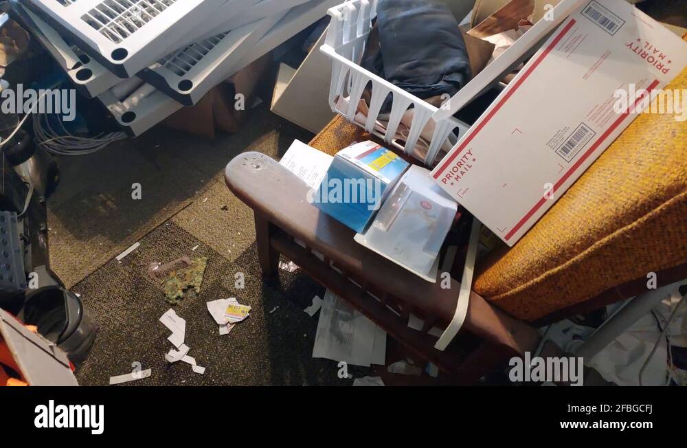Messy house clutter Stock Videos & Footage - HD and 4K Video Clips - Alamy
