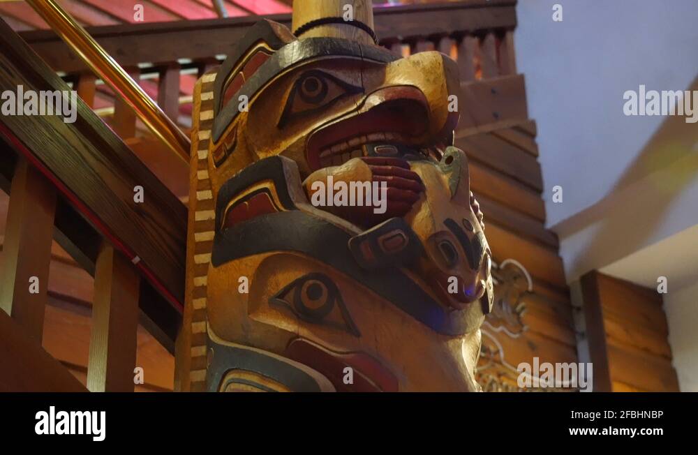 Totems totem pole Stock Videos & Footage - HD and 4K Video Clips - Alamy