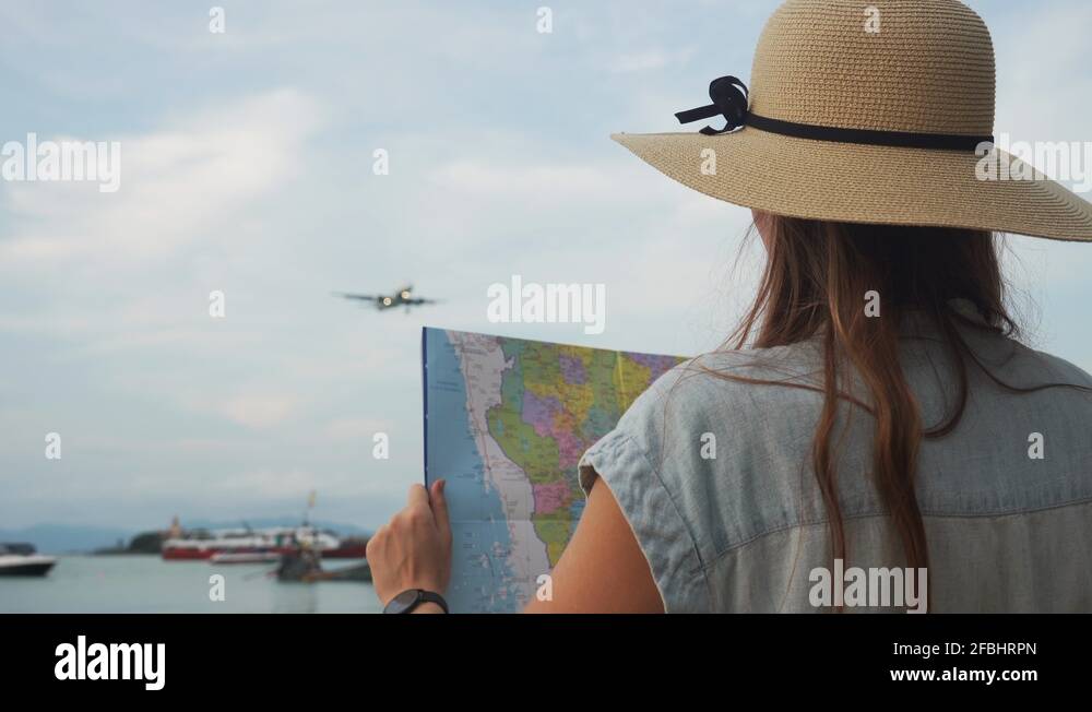 Map paper airplane Stock Videos & Footage - HD and 4K Video Clips - Alamy