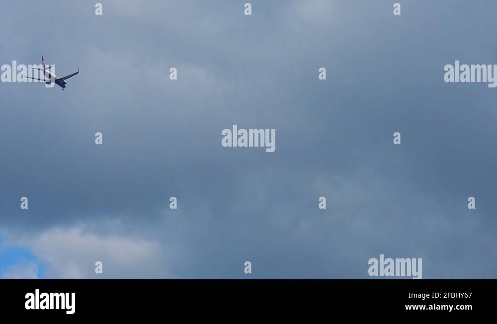 Aircraft flight ireland Stock Videos & Footage - HD and 4K Video Clips ...