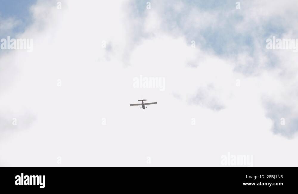 Piston prop aircraft Stock Videos & Footage - HD and 4K Video Clips - Alamy