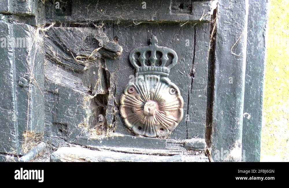 Crown entry Stock Videos & Footage - HD and 4K Video Clips - Alamy