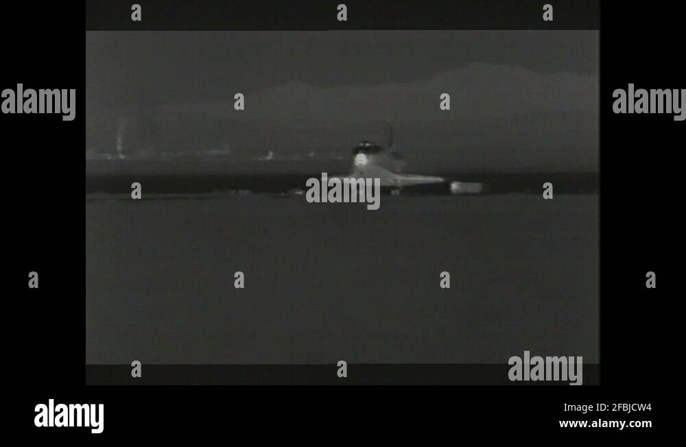 Nose landing gear Stock Videos & Footage - HD and 4K Video Clips - Alamy