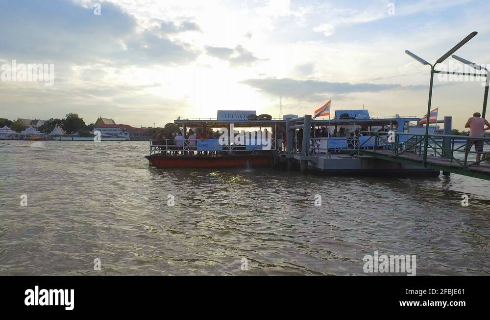 Crowd loading Stock Videos & Footage - HD and 4K Video Clips - Alamy