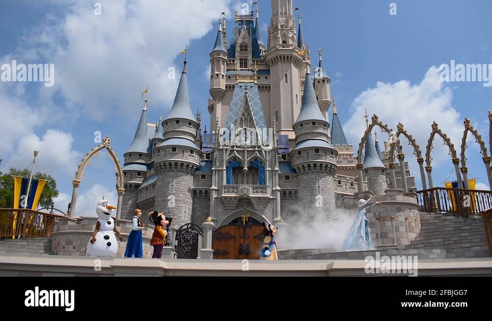Mickeys Royal Friendship Faire on Cinderella Castle in Magic Kingdom 1 ...